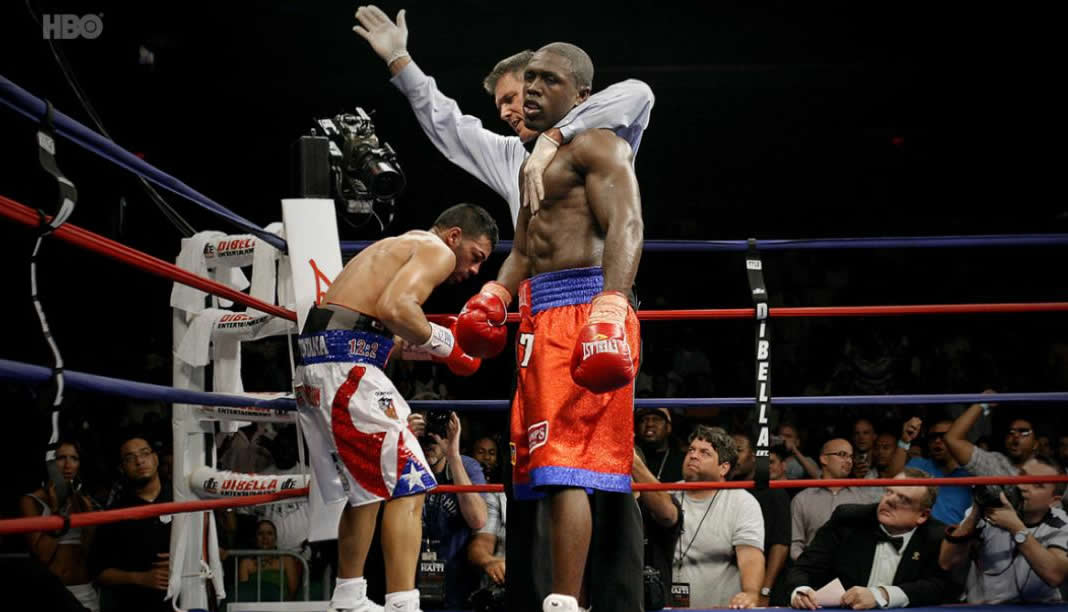 Andre Berto stops Carlos Quintana in 8 rounds | MyBoxingFans - Boxing News