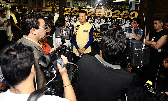 Photos: Sergio Mora, Undercard Fighters | MyBoxingFans - Boxing News